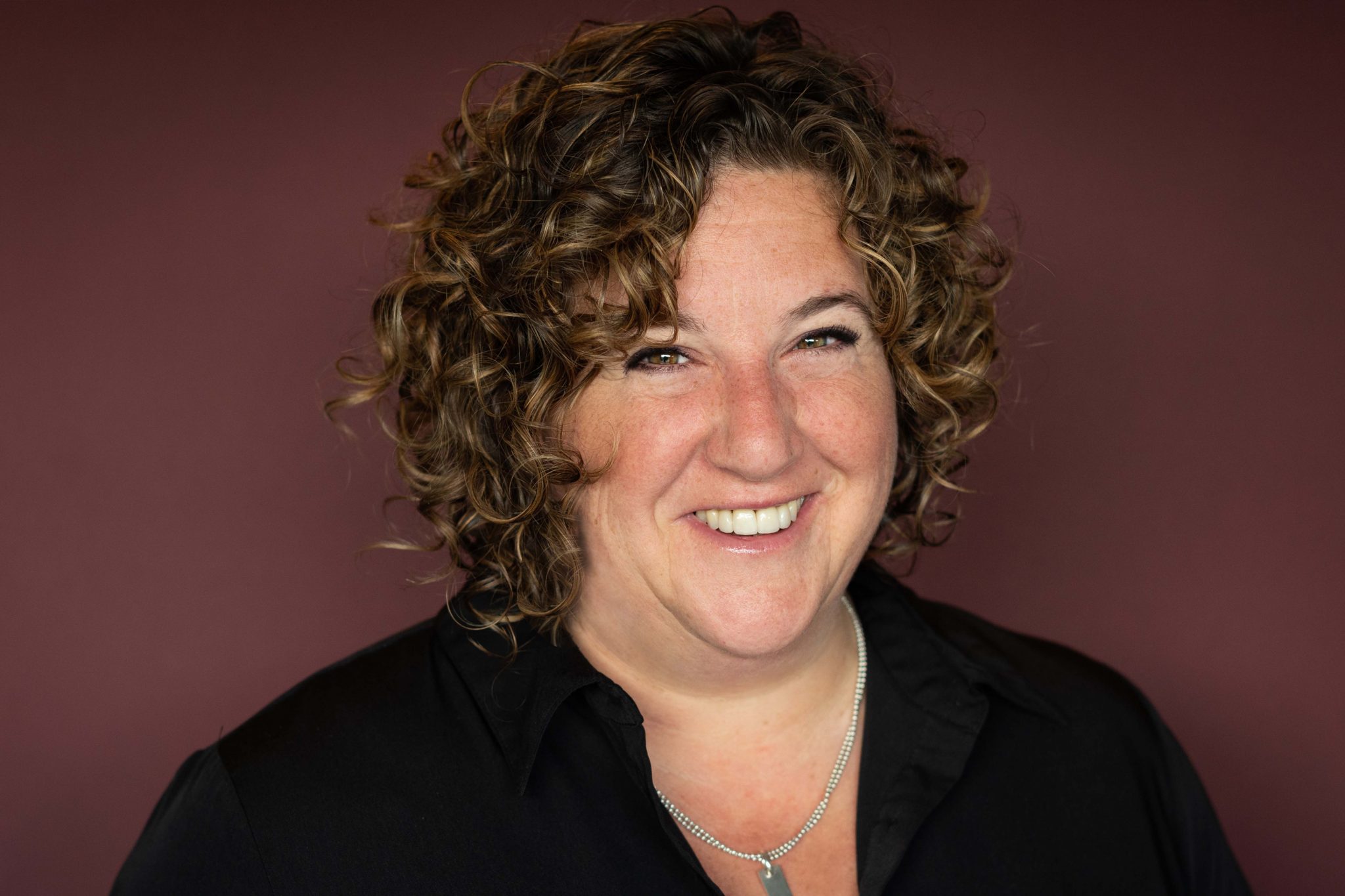 PRODUCTION BEGINS ON NEW TWEEN MURDOCH MYSTERIES SPINOFF MACY MURDOCH ...